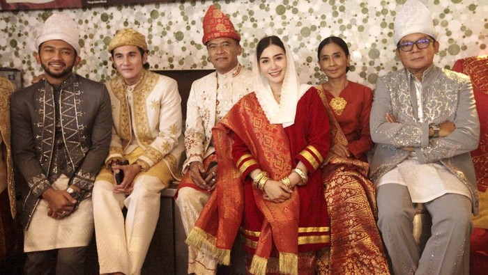 Potret Gala Premiere Buya Hamka yang Kental dengan Suasana Minang