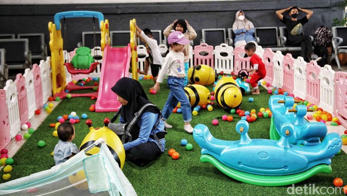 Suasana Mudik Mulai Terasa di Stasiun Pasar Senen