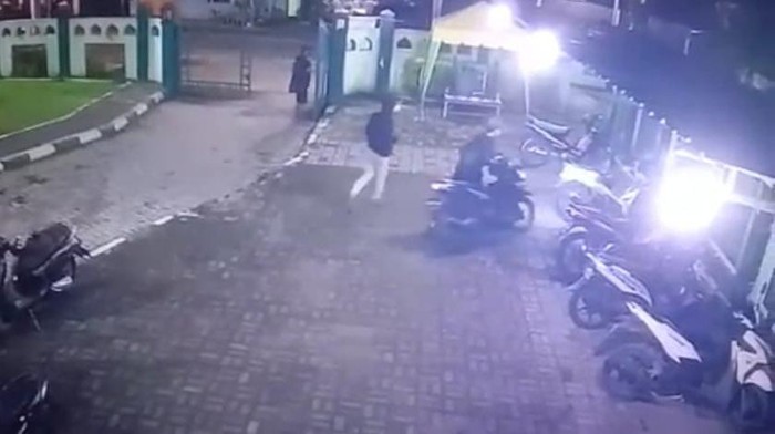 Viral Komplotan Pencuri Bawa Sajam Curi 2 Motor Dari Masjid Di Medan