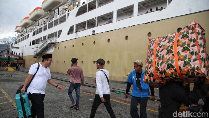 Potret Mudik Awal dengan Kapal Laut di Tanjung Priok