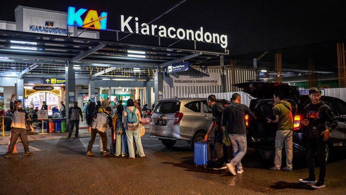 Begini Suasana Stasiun Kiaracondong yang Mulai Ramai Pemudik