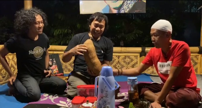 Kocak! Kekonyolan Komeng Saat Jualan Pecel Ayam Kaki Lima