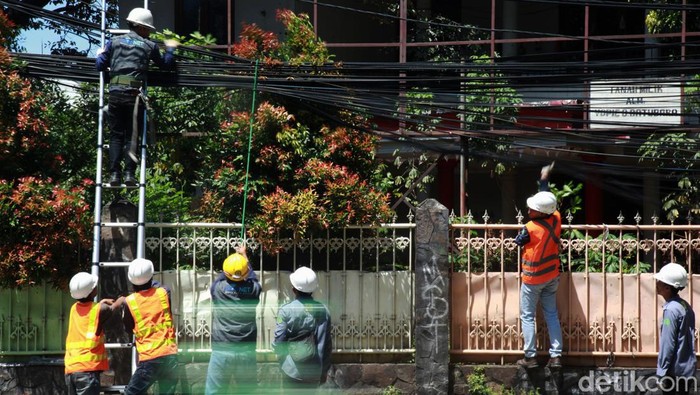 Kabel Optic Semrawut di Jakpus Mulai Dibenahi, Begini Prosesnya