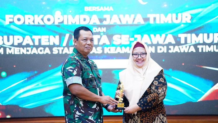 Bangun Palang Pintu KA demi Keselamatan, Pemkab Gresik Diganjar Penghargaan Bangun Palang Pintu KA demi Keselamatan, Pemkab Gresik Diganjar Penghargaan