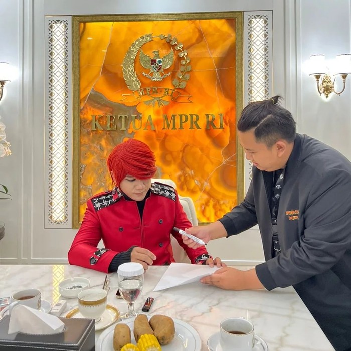 Pesulap Merah Doyan Kulineran, Hobi Nongkrong dan Review Makanan