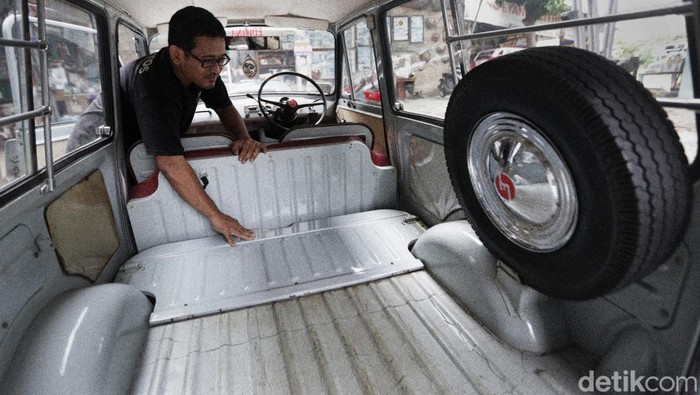 Mengintip Bengkel dan Garasi Mobil Klasik Pakde Bei