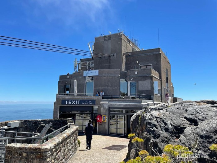 Menikmati Indahnya Keajaiban Dunia Table Mountain dari Cable Car