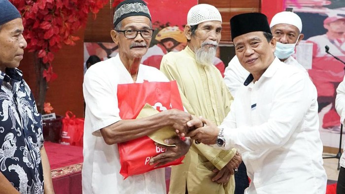 PMI DKI Jakarta Beri Santunan Anak Yatim hingga Lansia