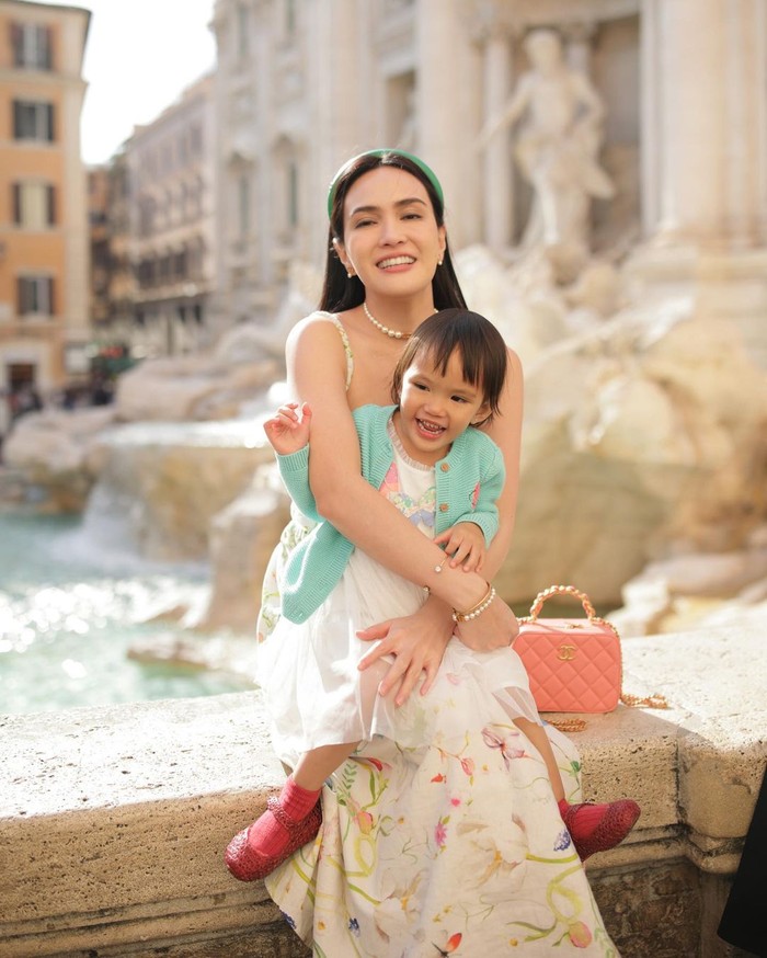 7 Potret Shandy Aulia Pelesiran ke Italia Usai Gugat Cerai Suami