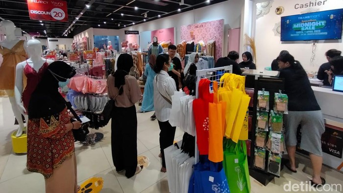 Keseruan Belanja di Transmart Rungkut Full Day Sale