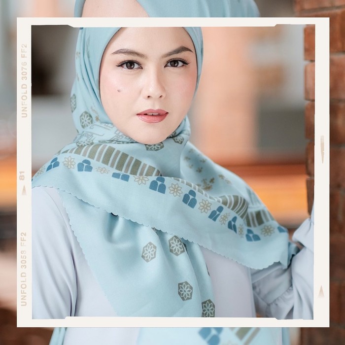 7 Potret Revalina S Temat yang Hijrah Gegara Syuting dan Artis Lain