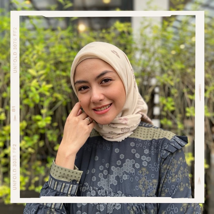 7 Potret Revalina S Temat yang Hijrah Gegara Syuting dan Artis Lain