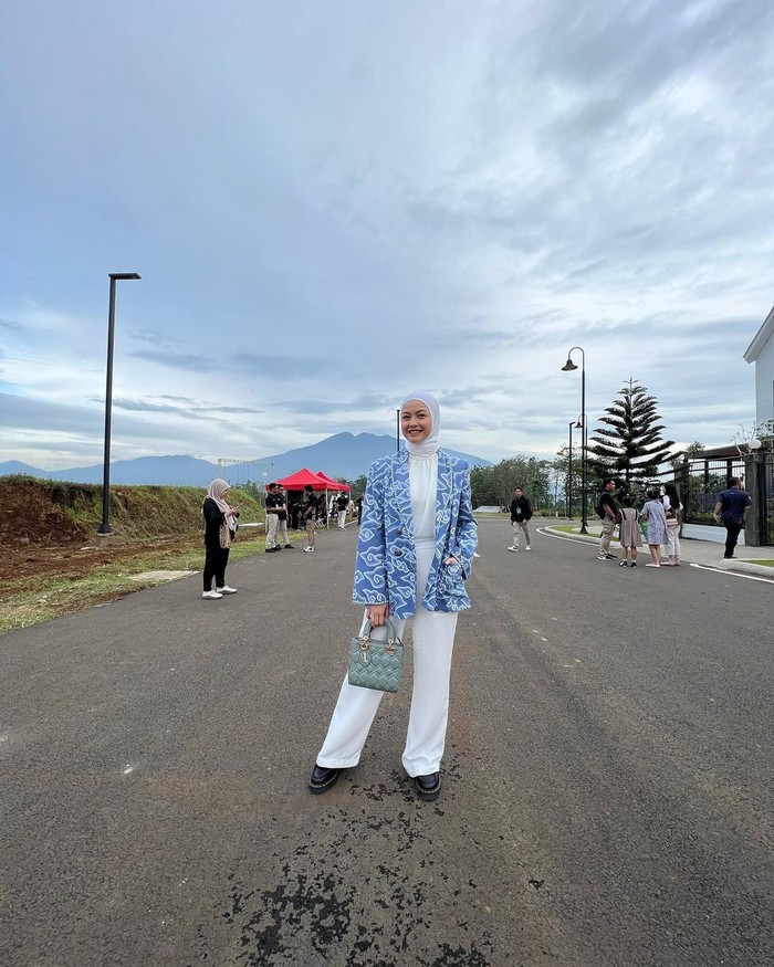 7 Potret Revalina S Temat yang Hijrah Gegara Syuting dan Artis Lain