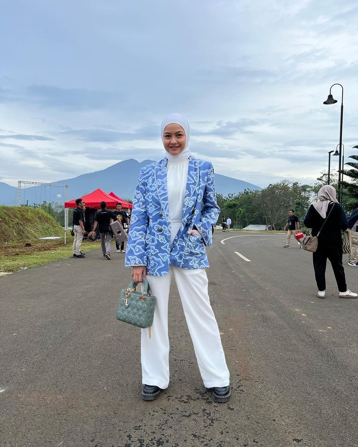 7 Potret Revalina S Temat yang Hijrah Gegara Syuting dan Artis Lain