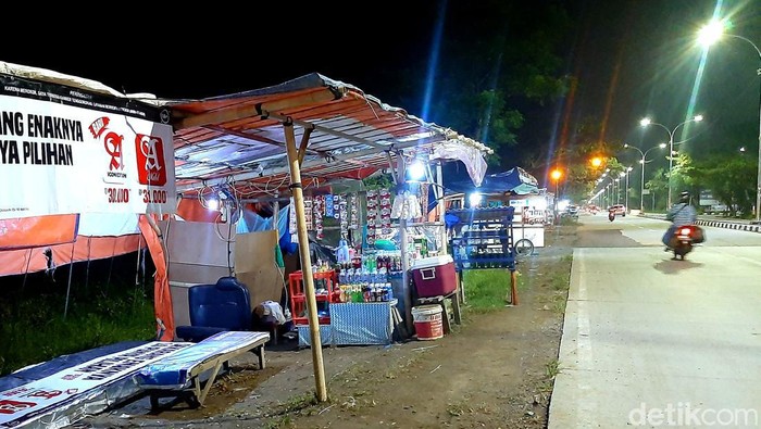 Warung Dadakan Menjamur di Jalur Mudik Karawang Warung Dadakan Menjamur di Jalur Mudik Karawang