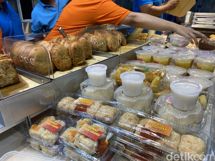 Ini Dia Cakue dan Kue Bantal Paling Laris di Pasar Atom Surabaya