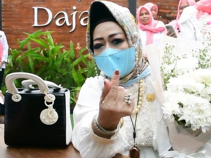 10 Potret Hedon-Nyentrik Reihana yang 14 Tahun Jabat Jadi Kadinkes Lampung