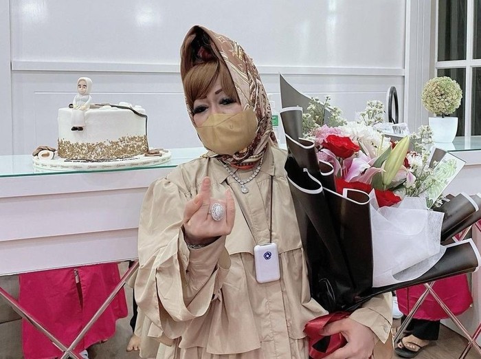 10 Potret Hedon-Nyentrik Reihana yang 14 Tahun Jabat Jadi Kadinkes Lampung