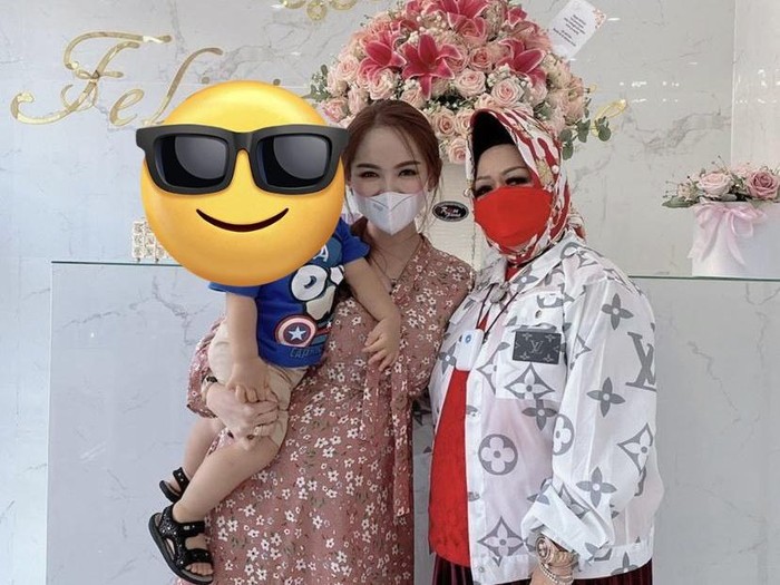 10 Potret Hedon-Nyentrik Reihana yang 14 Tahun Jabat Jadi Kadinkes Lampung