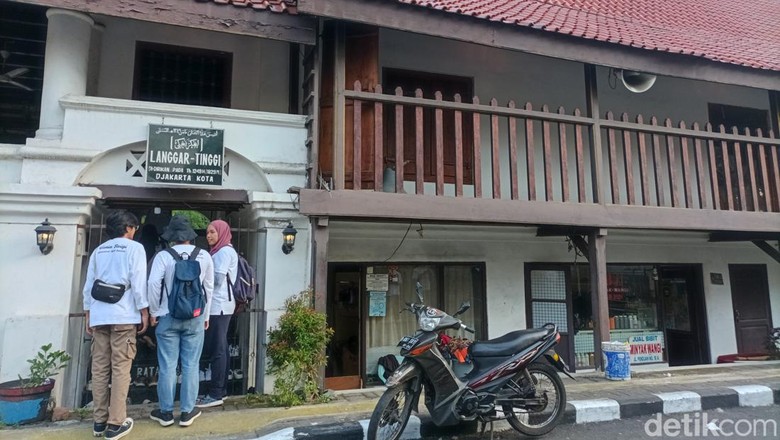 Masjid Langgar Tinggi, Dulunya Tempat Kongkow Pedagang Islam