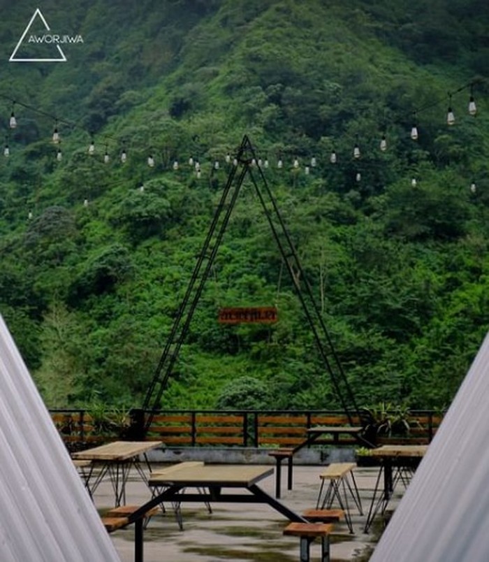 10 Kafe di Sekitar Gunung Bromo yang Punya Pemandangan Indah