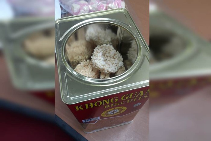 10 Kaleng Biskuit Lebaran yang Isinya Bikin Kecewa