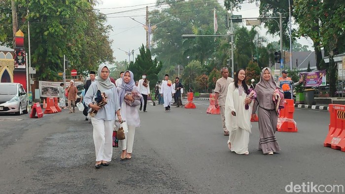 Pertama Kali, Warga Salat Id di Taman Rafflesia Ciamis