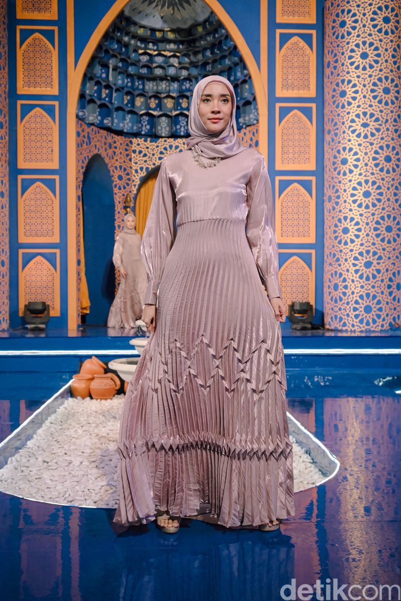 12 Ide Model Baju Lebaran Wanita 2024 untuk Hijab dan Non-Hijab