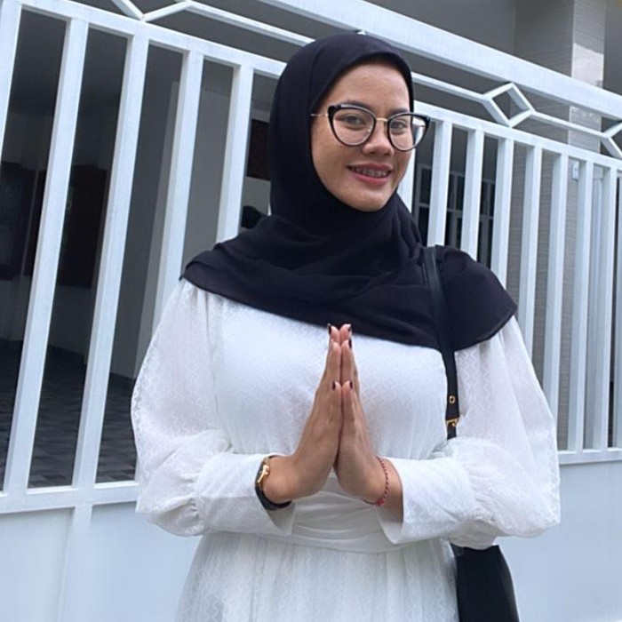 5 Potret Gaya Siskaeee Berhijab, Bikin Pangling