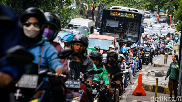 Lalin Jalan TB Simatupang Arah Ragunan Macet Gaes Lalin Jalan TB Simatupang Arah Ragunan Macet Gaes