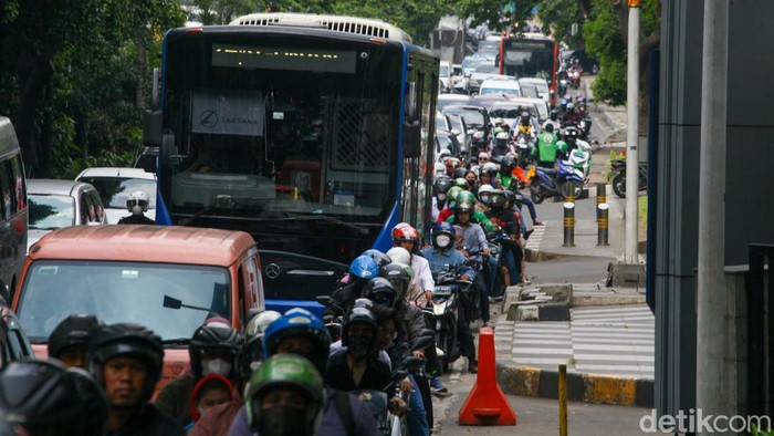Lalin Jalan TB Simatupang Arah Ragunan Macet Gaes Lalin Jalan TB Simatupang Arah Ragunan Macet Gaes