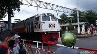 Tabrakan KA Brantas Vs Truk, KAI Beberkan Aturan Lewati Perlintasan Kereta