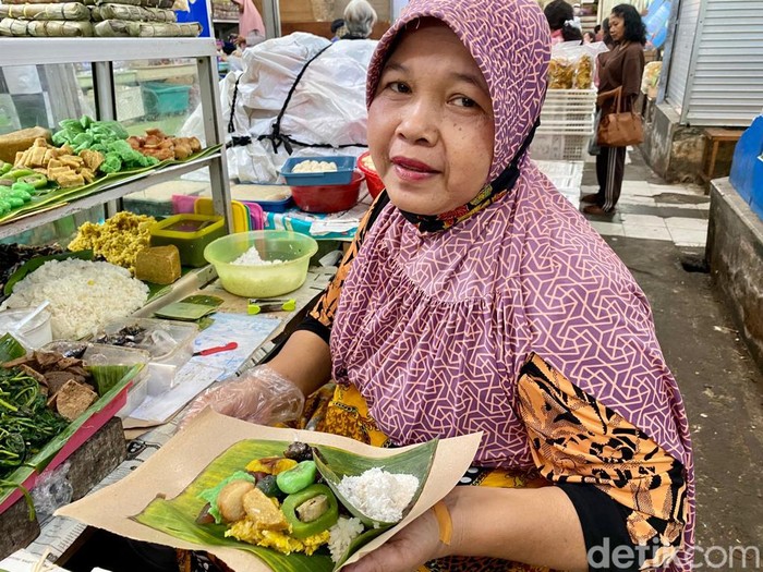 Seru! Jajan Bumbu Pecel hingga Es Dawet Telasih di Pasar Gede Solo