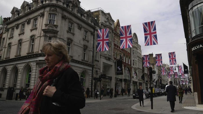 Bendera Britania Raya Hiasi Kota London Jelang Penobatan Raja Charles