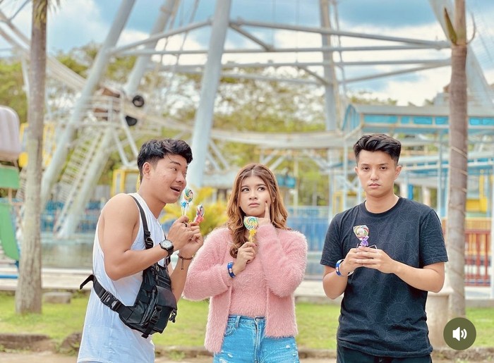 Resmi Menikah, Intip Momen Tri Suaka Nongkrong di Kafe hingga Warkop