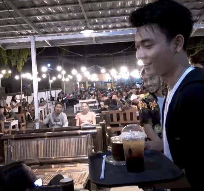 Resmi Menikah, Intip Momen Tri Suaka Nongkrong di Kafe hingga Warkop