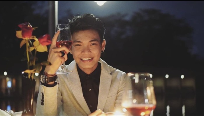 Resmi Menikah, Intip Momen Tri Suaka Nongkrong di Kafe hingga Warkop