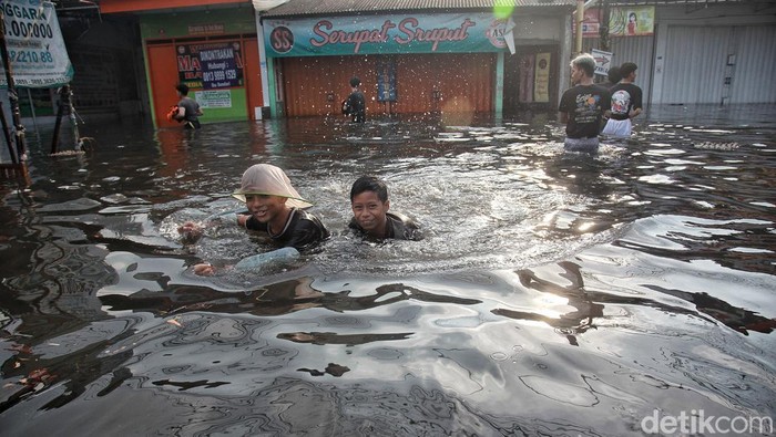 Perumahan Taman Asri Tangerang Sempat Banjir hingga 1 Meter