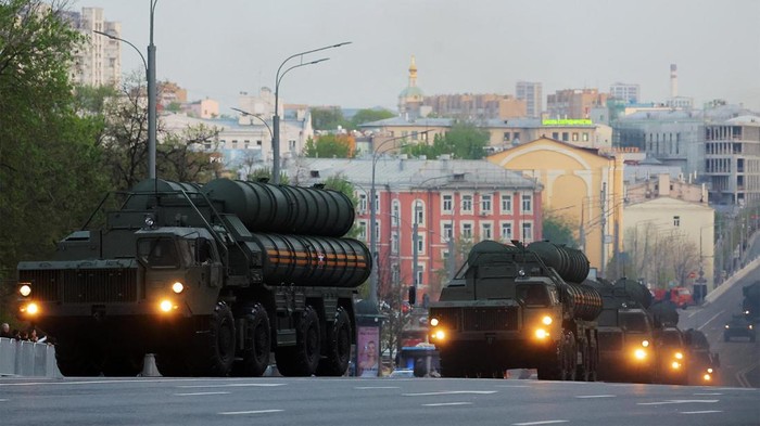 Rusia Pamer Rudal Balistik Antarbenua di Latihan Parade Militer
