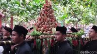 Meriahnya Kirab Tumpeng Coklat di Kampung Coklat Blitar