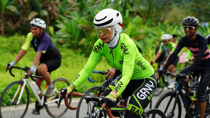 Gowes Sambil Menikmati Suasana Pantai dan Indahnya Jayapura