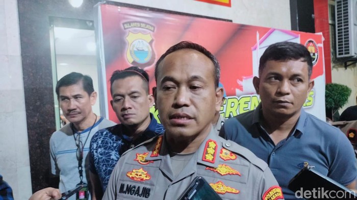 Polrestabes Makassar Gelar Safari Subuh di Lokasi Rawan Tawuran Polrestabes Makassar Gelar Safari Subuh di Lokasi Rawan Tawuran