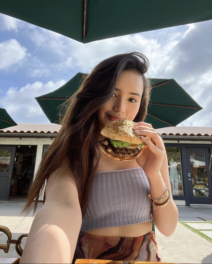 Serunya Beby Tsabina saat Ngopi dan Makan Pancake di Amerika