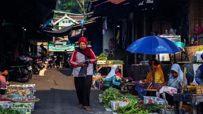 Melihat Aktivitas Pasar Butuh di Lereng Merapi