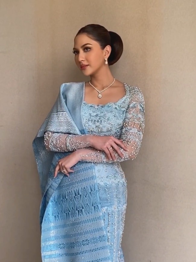 7 Potret Cantik Jessica Mila Berkebaya di Prosesi Adat Batak Jelang Menikah