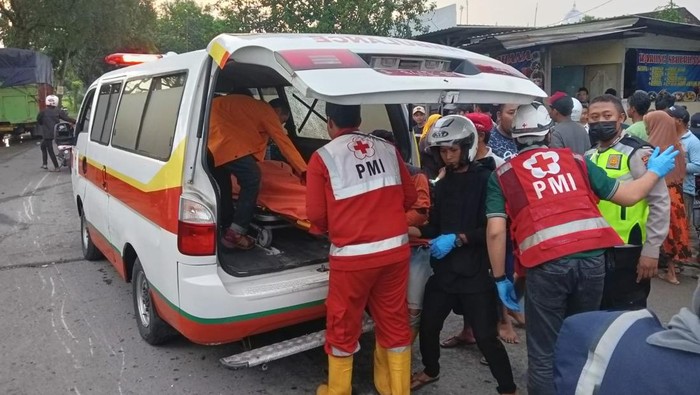 PNS Asal Tuban Tewas Terlindas Truk di Mojokerto PNS Asal Tuban Tewas Terlindas Truk di Mojokerto