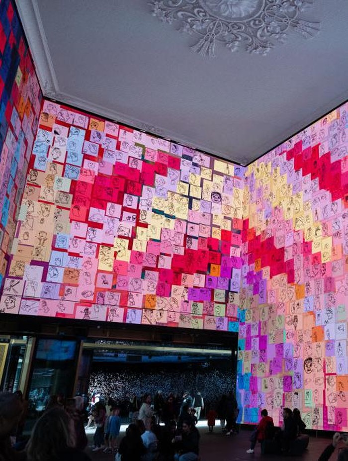 Potret Lukisan Raksasa Raja Charles III