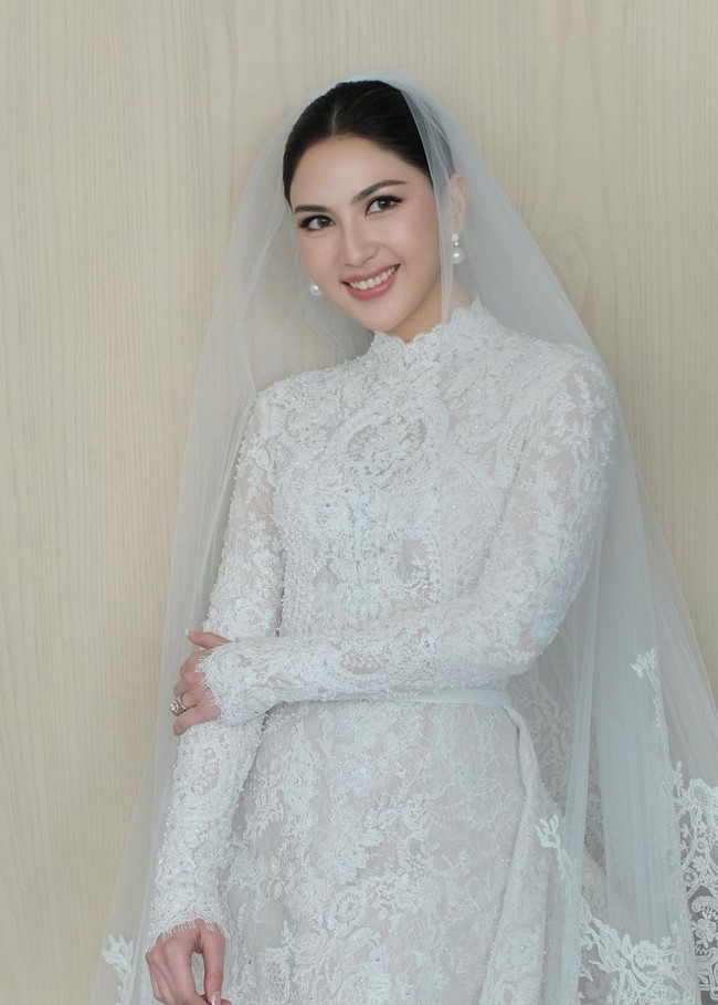 7 Foto Jessica Mila Cantik Maksimal Saat Menikah, Pesonanya bak Grace Kelly