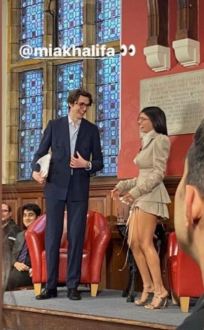 Gaya Mia Khalifa Pidato di Oxford yang Jadi Kontroversi, Pakai Seragam Impian