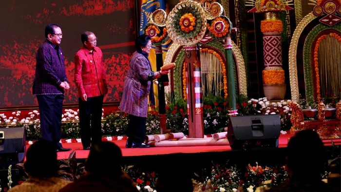 Momen Megawati Hadiri Seminar Haluan Pembangunan Bali